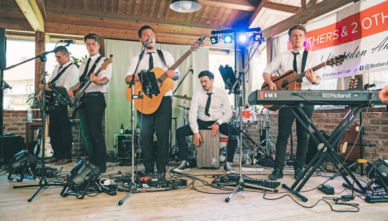 3 Brothers & 2 Others beim Platzkonzert * SchauRein! Online